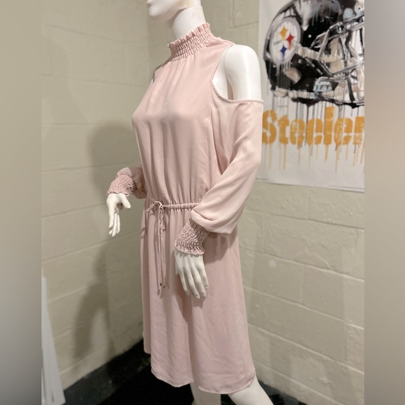 Ivanka Trump | Dresses | Ivanka Trump Rose Cold Shoulder Sleeve Dress ...